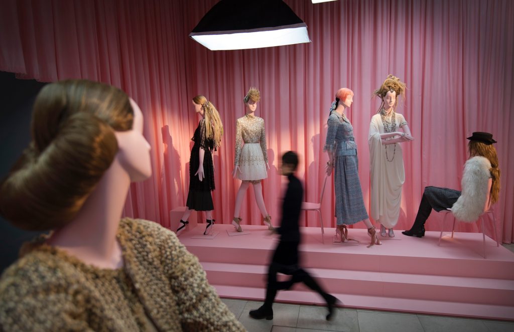 Bonaveri | Aloof Mannequins for Hair by Sam McKnight